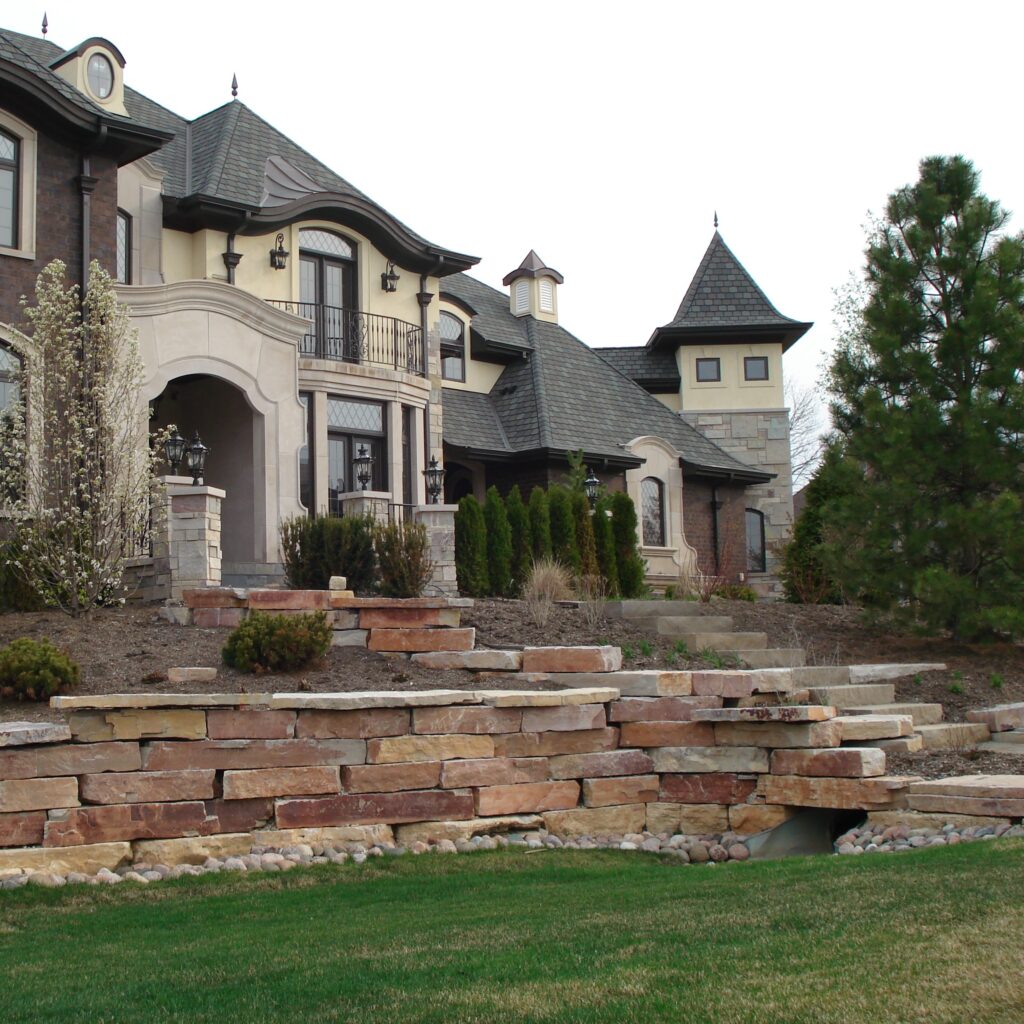 Outcropping Chilton Weathered Edge - Lurvey Landscape Supply